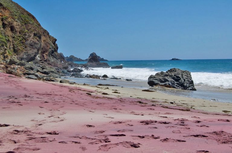 10 praias de areias rosa pelo mundo - Mochileiros.com
